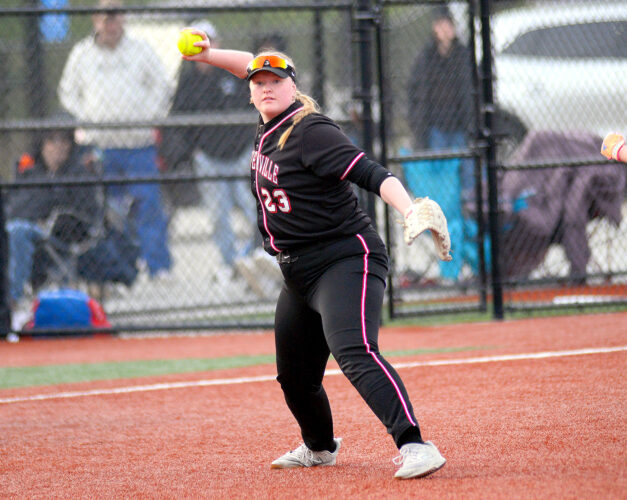 Big Red tops Park to give Minniefield her first win | News, Sports ...